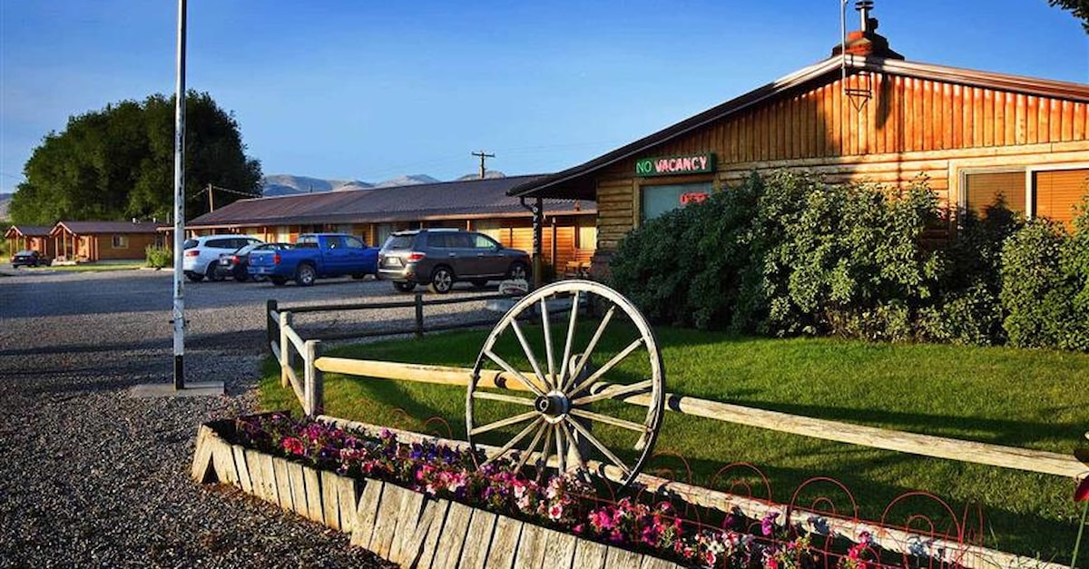 Sportsman Lodge Montana's Finest - Melrose, MT | Southwest Montana